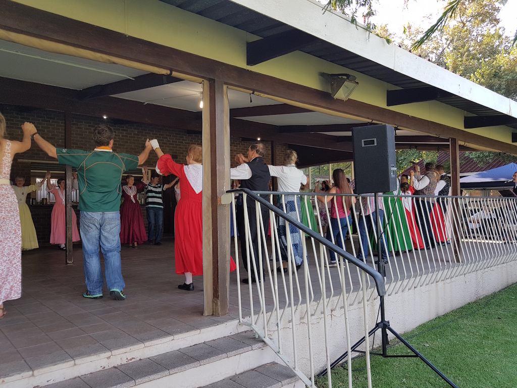 Kronkel Volkspele Saamtrek – Die Afrikaanse Volksang- en Volkspele Beweging