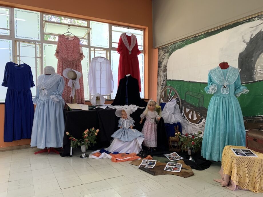 Volkspele Klere Uitstalling – Die Afrikaanse Volksang- en Volkspele ...